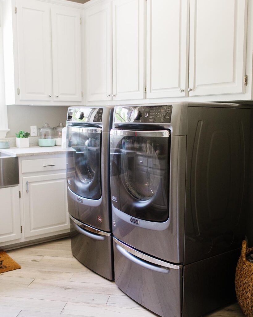 The Simplest Weekly Laundry Schedule To Keep Up With A Big Family ...